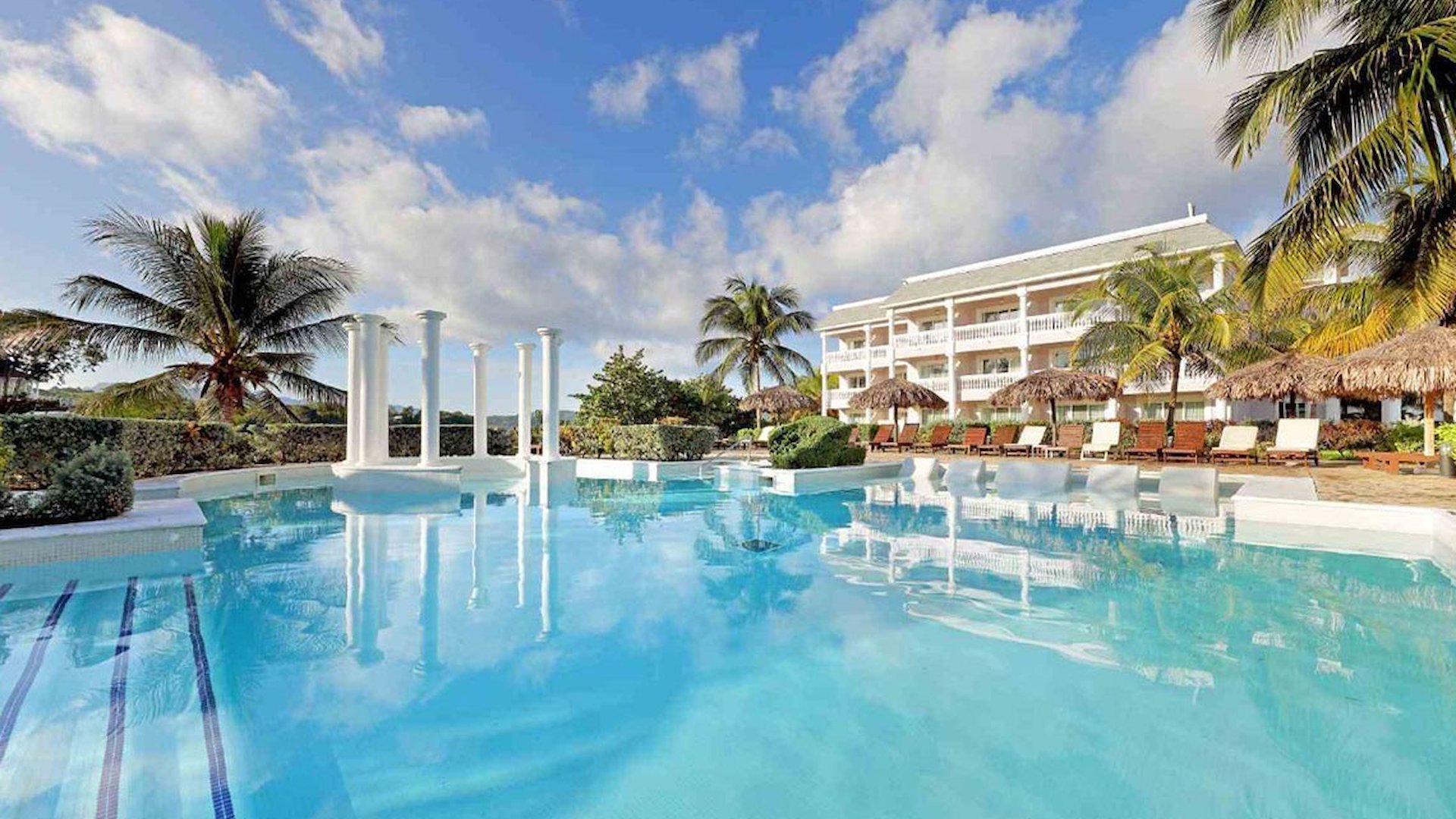 The Signature Level at Grand Palladium Lady Hamilton Resort & Spa ...