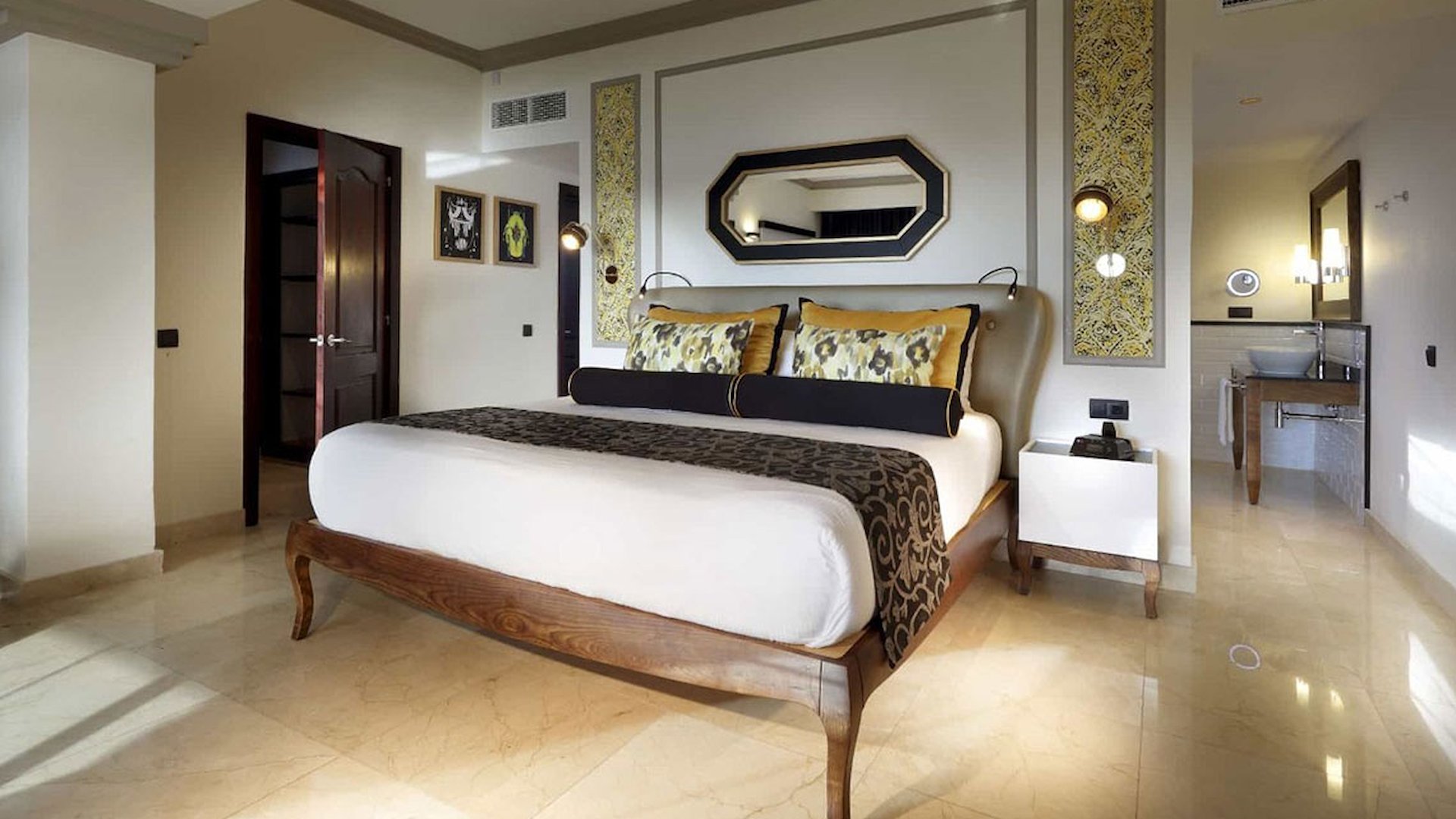 The Signature Level at Grand Palladium Lady Hamilton Resort & Spa ...