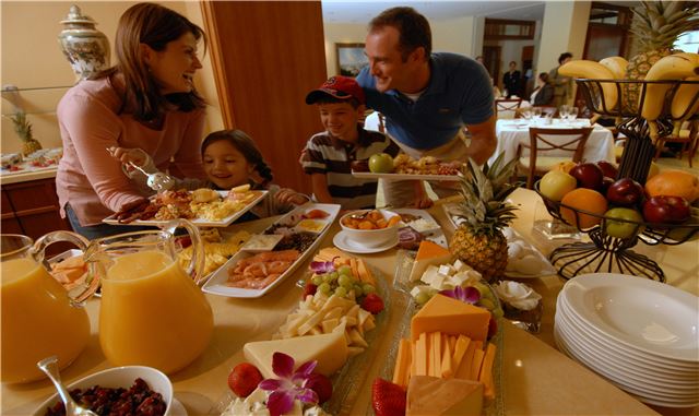 Boston Dining - Wake Up to a Handcrafted Breakfast at Aura Restaurant